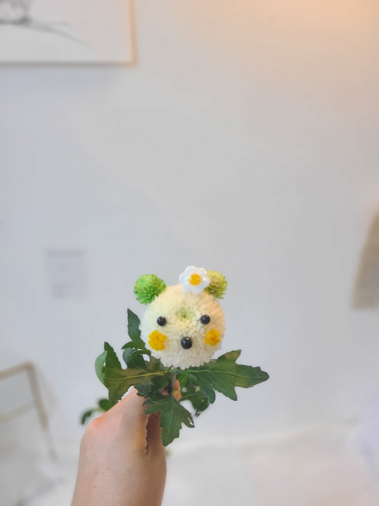 새솔동꽃집 퐁퐁소국꽃다발 꽃다발속에 귀여운 곰이 있어요 새솔동플라워공방 꽃다발 꽃바구니 리시안꽃작업실 송산꽃집 안산꽃집