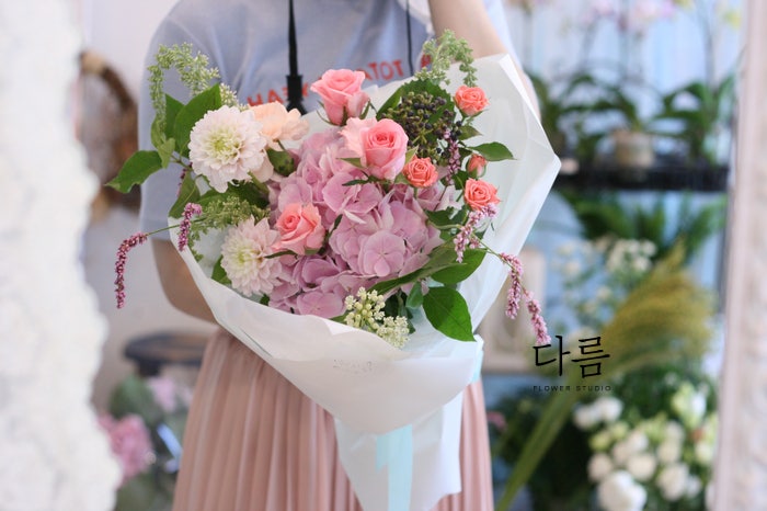핑크수국꽃다발 여름과 가을을 함께 느끼는 다알리아꽃다발 다름플라워스튜디오 일산꽃집 네이버 블로그