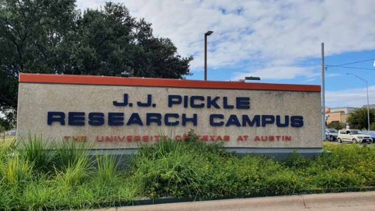 [40대 미국 박사 유학 - 단상] 대학원생 실험실내 개인 자리 마련 - J.J. Pickle Research Campus of ...