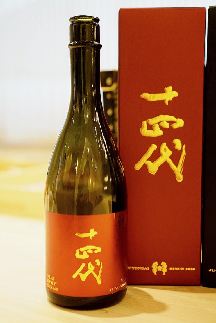 쥬욘다이 레드 / 숙련된 장인의 기술로 탄생한 실크를 연상케 하는 사케(JUYONDAI RED LABEL) : 네이버 블로그