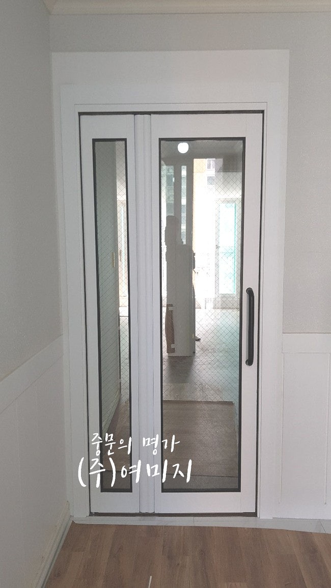 여미지 홍성군 코오롱하늘채 스윙폴딩우드무늬 화이트sg1129망입유리손잡이쫄대 블랙 전국 중문 전문업체 여미지