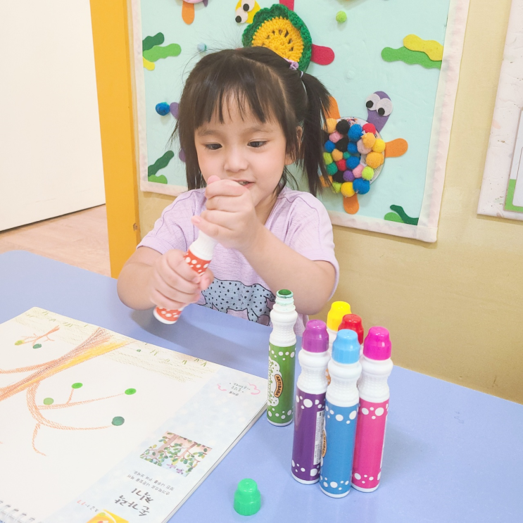 은평구 역촌동 자연아이어린이집 알록달록 콕콕 재미나는 미술놀이 도트물감놀이 네이버 블로그
