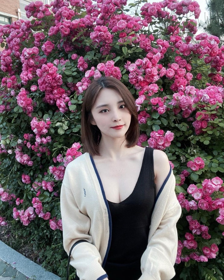 꽃빵 인스타 미녀 실물 유튜버 제로투 속옷 룩북 프리랜서모델 필라테스 트위치 패트리온 미공개영상 웹화보 다리 각선미 나이 키