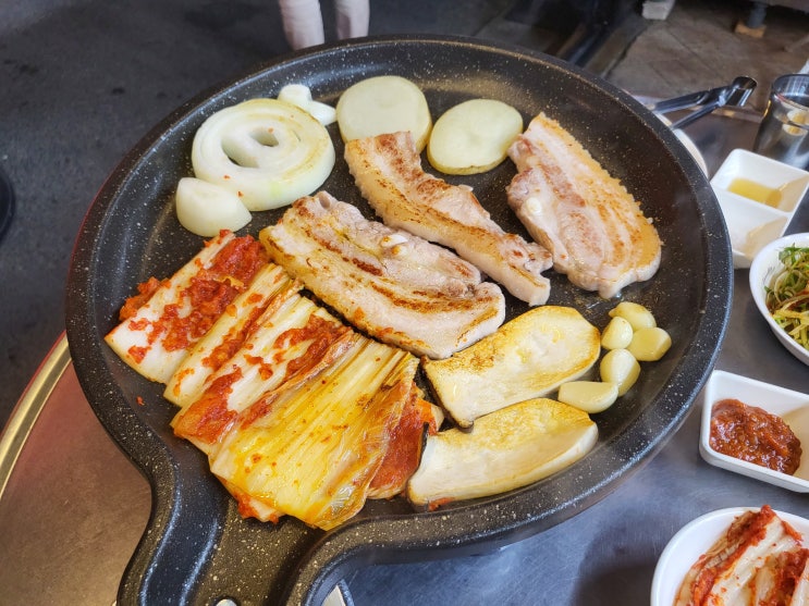 둔촌역전통시장에 위치한 둔촌동역 삼겹살 맛집 신흥정육식당 네이버 블로그