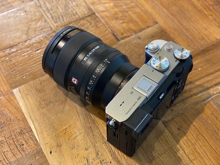 소니 a7c 렌즈는 FE 24mm F1.4 GM !! 마이크, 배터리 등 악세사리 구매 가격 :) : 네이버 블로그