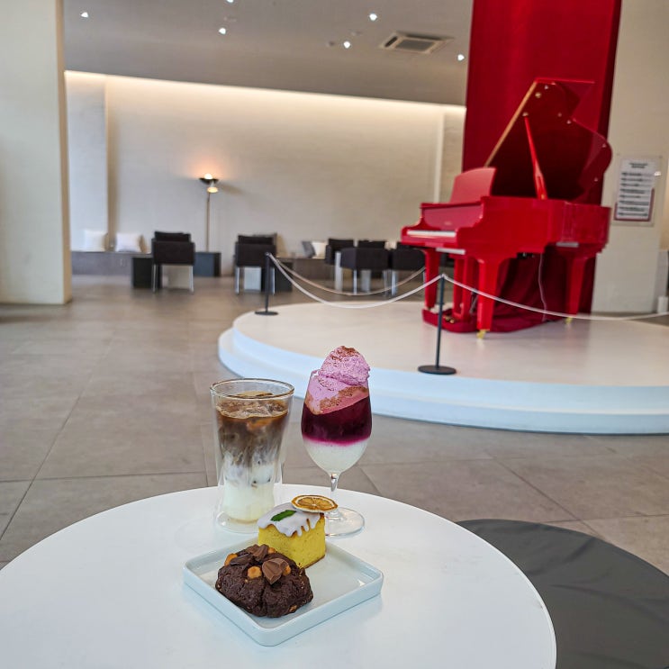 송리단길 카페 피스인더커피,자동으로 연주되는 피아노ᰔ : 네이버 블로그