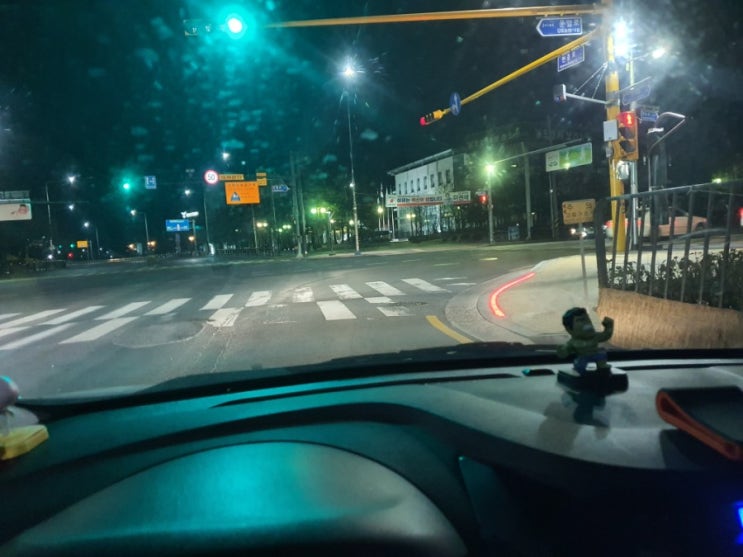 바닥신호등 오산시 보건소 앞사거리에서 처음 봤어요. : 네이버 블로그