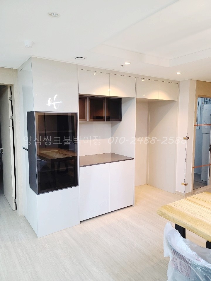 양산 한신더휴 84d 코너오픈선반 철거후 수납장 설치 냉장고장 홈바로 리폼 양산싱크대공장 양산맞춤가구 양산붙박이장