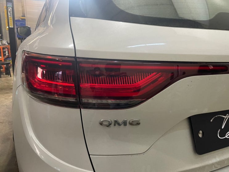 New QM6 페리 무빙 턴 시그널 테일램프 튜닝은 다이앤카에서 (feat.순정배선 손상 없는 잭바이잭 시공, 비상 깜빡이 시퀀셜까지동작) : 네이버 블로그