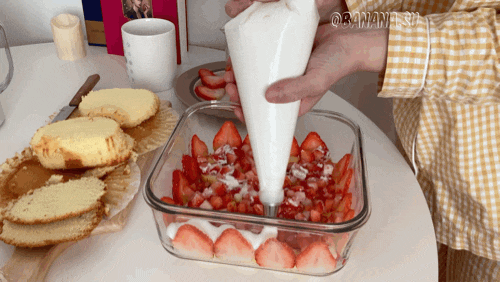 (노오븐) 떠먹는 딸기케이크 만들기 : 카스테라 딸기 케이크 2탄 : 네이버 블로그