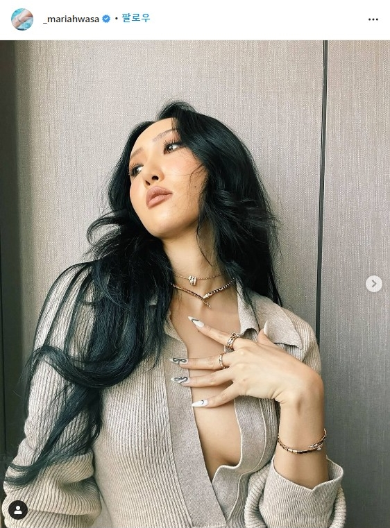 화사 김나영 목걸이 패션 반지 팔찌 인스타그램 사복 정보 by 불가리 세르펜티 ♥︎ : 네이버 블로그