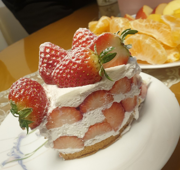 [잠실/롯데몰] 딸기 케이크 하나로 건물세운 카페 - 딸기밭 케이크 현장구매 후기 : 네이버 블로그