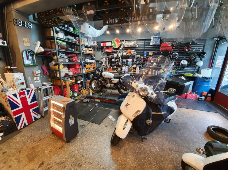 [베스파 GTS300] 시내에서는 누구보다 날쌘 (리뷰) : 네이버 블로그