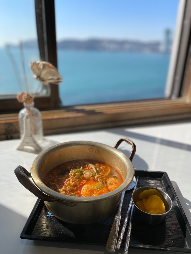 [부산 영도맛집] 오션뷰 즐기면서 라면 한 그릇 - 영도 흰여울점빵 : 네이버 블로그