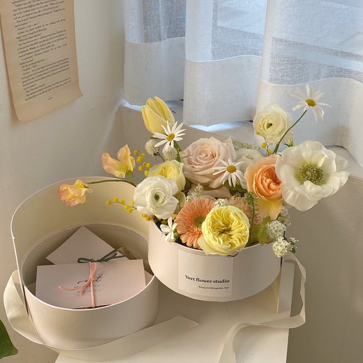 Vertflower 부산 사직동 꽃집 베르 플라워 스튜디오ㅣ용돈박스 노랑라운드박스 노랑용돈박스 용돈플라워박스 플라워박스 플라워