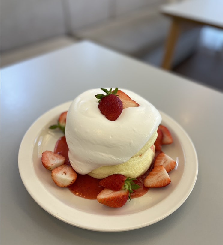 [부산 온천천카페] 온천천 카페거리, 수플레 팬케이크 맛집 - 어반플로우 : 네이버 블로그