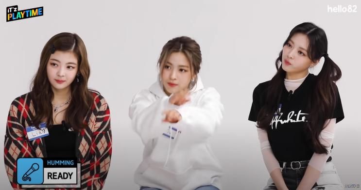 유튜브 hello82 속 ITZY리아, 있지 공식 유튜브 채널 속 리아 가디건 패션 / 탑드레싱(TOPDRESSING ...