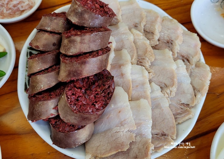 부산사상터미널맛집합천일류돼지국밥 돼지수백에 소주 한잔 하기 좋은 돼지국밥집 반찬 재활용한다는 그집 아니에요 ㅋㅋft도피안