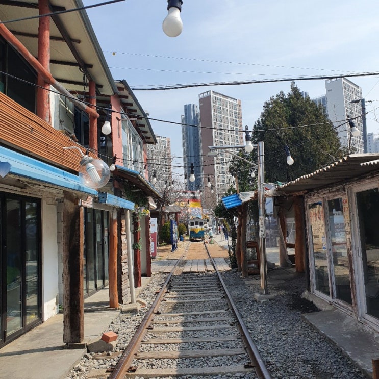 군산경암동철길마을철길마을추천군산여행지군산가볼만한곳군산여행지추천당일여행추억골목길이성당군산빵집혼자여행키멍월드
