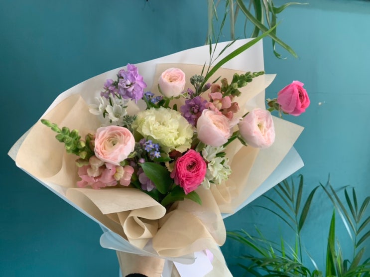 경복궁꽃집 : 카라블로썸 : 꽃다발로 봄기운 느껴봐요 ! : 네이버 블로그