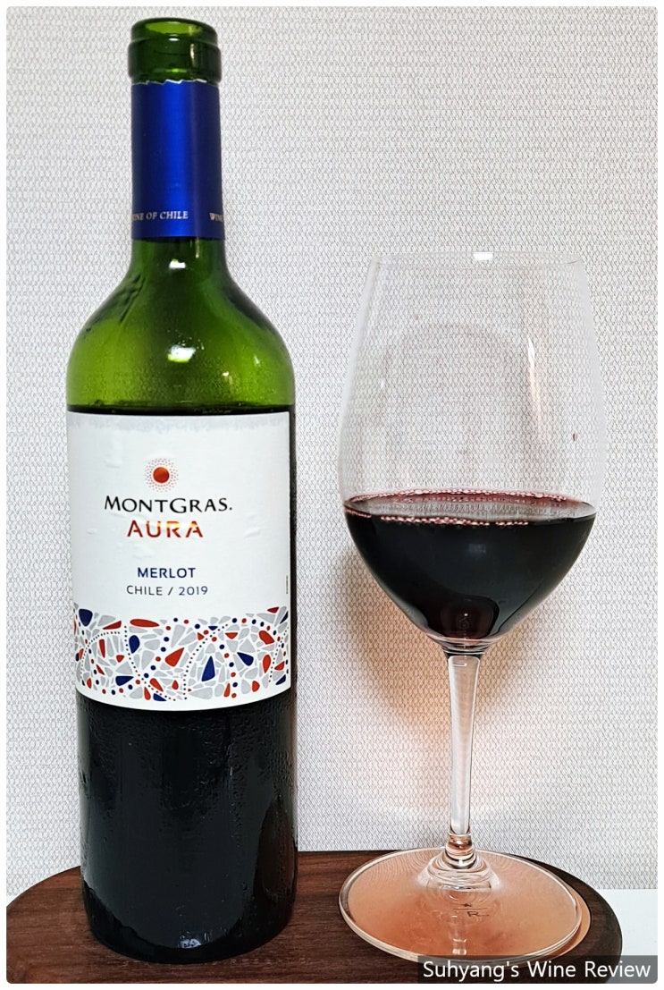 몽그라스 아우라 메를로 2019(Montgras Aura Merlot 2019), 흙향과 붉은 과일 풍미가 돋보이는 신대륙 ...