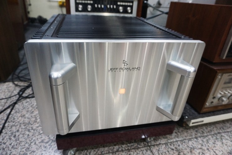 JEFF ROWLAND (제프롤랜드) MODEL8 파워앰프입니다. : 네이버 블로그