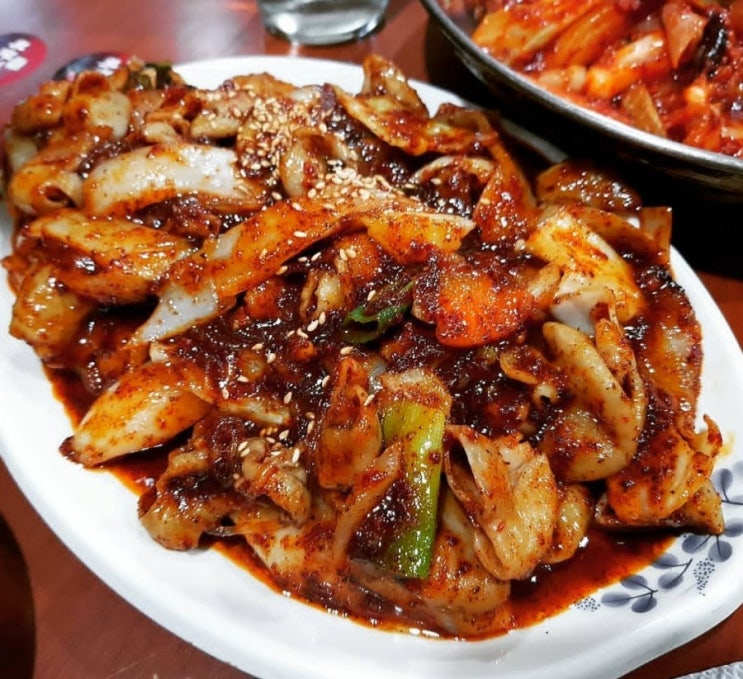 충무로 동대입구 을지로 노포맛집 충무로 대표 맛집 미치도록 맛있고 푸짐한 곱창볶음과 낙지떡볶이 그리고 복분자주가 유명한