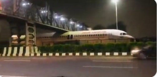 [항공 뉴스] 구에어인디아 A320 동체 운송중 다리에 걸림 / Former Air India Airbus A320 ...