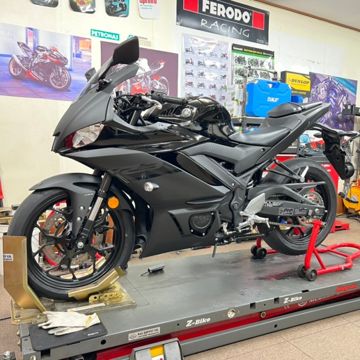 야마하 Yzf R3 아크라포빅 머플러 교환 테크스팩 니그립패드 부착 작업 입니다 네이버 블로그