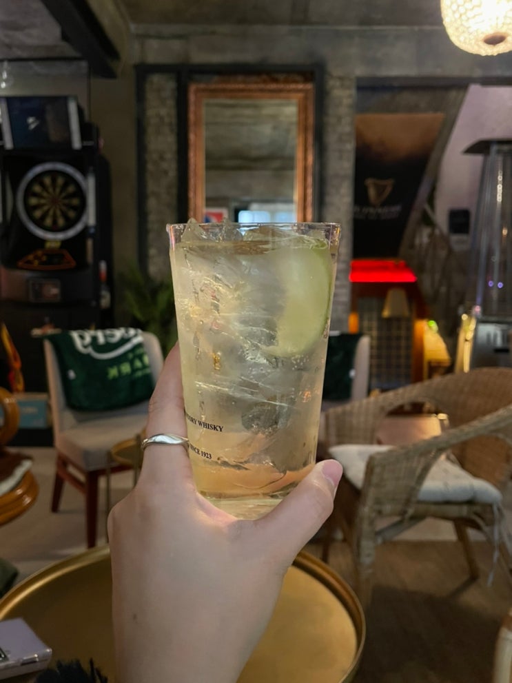 [홍대입구] #아늑하고 #힙한 분위기에 한 잔? ‘애쉬 앤 블룸’ (ASH & BLOOM) : 네이버 블로그