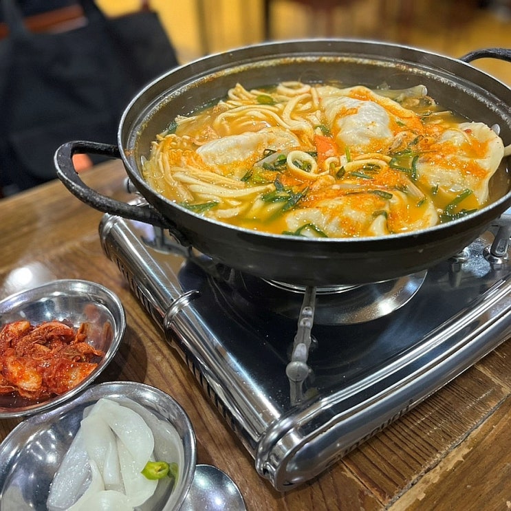 [ 서울 / 홍대 ] 최자로드맛집 닉값하는 평양만두 만두전골 맛집, 남북통일 : 네이버 블로그