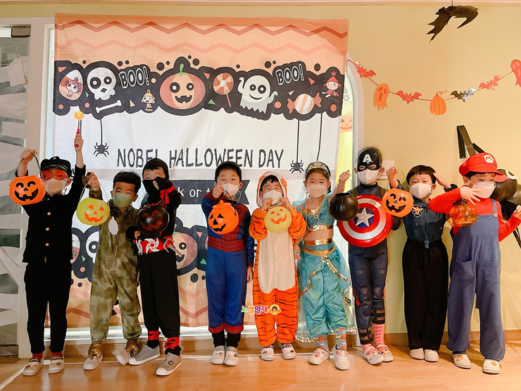 부산진구유아놀이활동 ♬ 10월 31일 할로윈데이 맞이 할로윈파티 코스튬의상 할로윈복장 하고 할로윈 전등 만들기 네이버 블로그