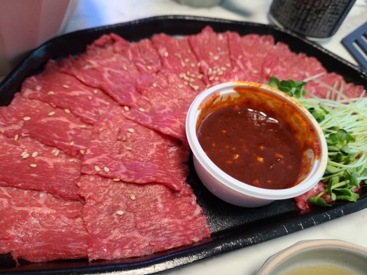 시민시장 맛집 초지축산에서 만이천원으로 즐기는 육회와 육사시미 네이버 블로그