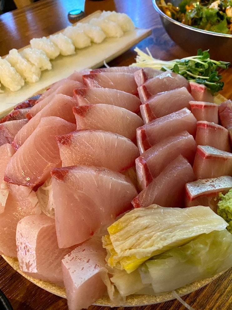 청주 산남동 횟집 어촌별미에서 제철인 대방어회 먹었어요~ : 네이버 블로그