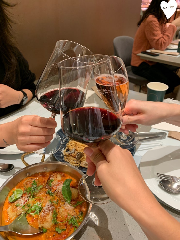 여의도 더현대서울와인웍스wine Works 천일고다 로제소스 감자 뇨끼 소꼬리 가지 라자냐 트러플 오일 파스타