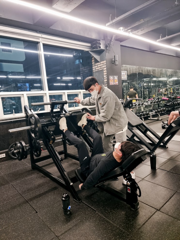 맥시멈 휘트니스명지24시간 헬스장신호동헬스장신호동바디프로필요가연중무휴 불금엔 하체하는 게 국룰~ 네이버 블로그