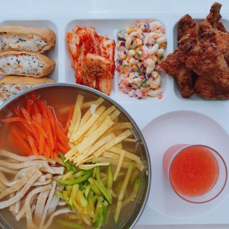 단체급식 메뉴모음찬바람불땐 잔치국수 유부초밥 후라이드치킨 마카로니샐러드 자몽에이드 만들기12월 구내식당 식단표와