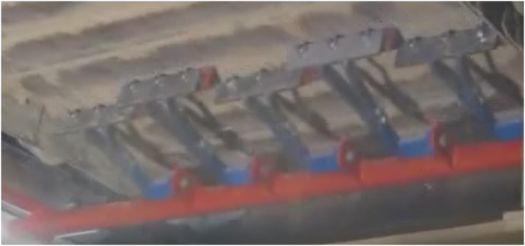 기 설치된 Belt scraper/Belt cleaner 다 때어버리고 ROSTA로 만든 새것으로 교체하려고 하였습니다 ...