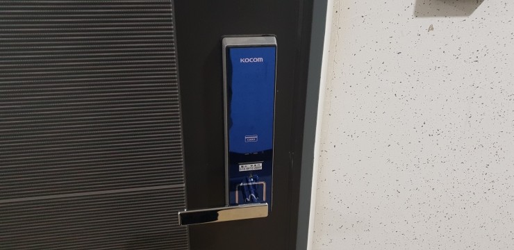 도화동열쇠 집 현관문에 보조잠금장치 설치하기 도화두손지젤시티 오피스텔 안전고리 걸쇠 출장시공 네이버 블로그
