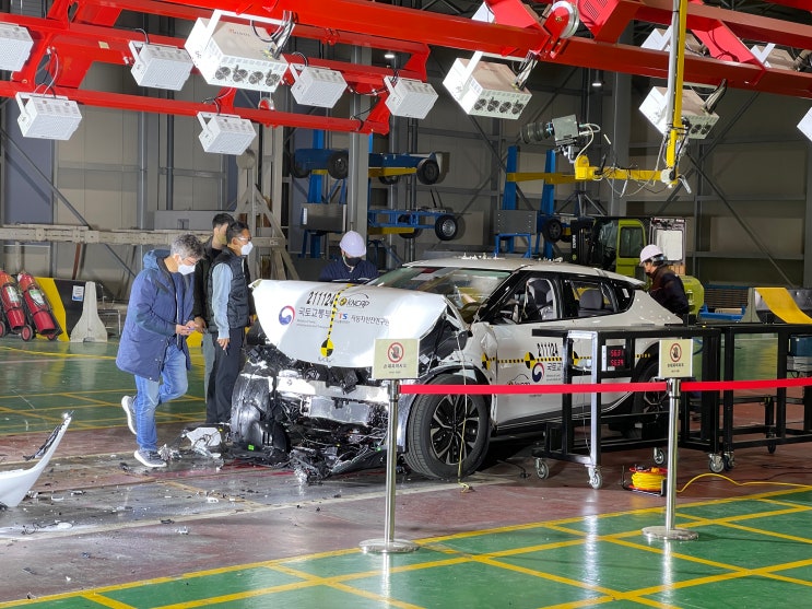 기아 EV6 KNCAP 안전도평가 1등급 획득_충돌테스트에서 만점 달성_충돌테스트 및 안전도테스트 영상 : 네이버 블로그