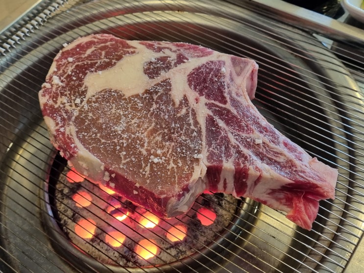 [인천 연수구] 연탄에 구워먹는 토마호크 맛집 '연탄실비식당' : 네이버 블로그