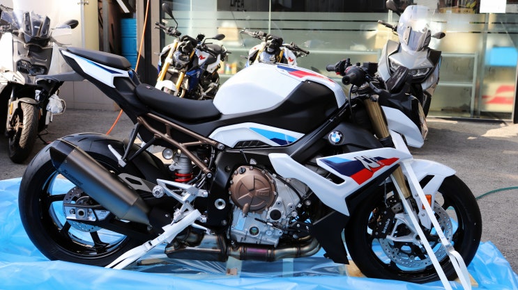 참 보기 힘들다. BMW S1000R M스페셜컬러. 드디어 출고. : 네이버 블로그