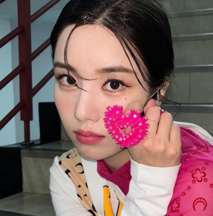 솔로 가수 은비(권은비) 무보정 이미지 : 네이버 블로그