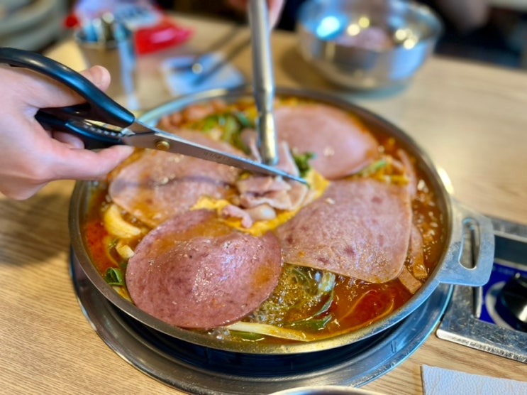 [서울대입구역] 뒤돌면 생각나는 부대전골 찐 맛집! 남기남 부대찌개 리뷰 : 네이버 블로그