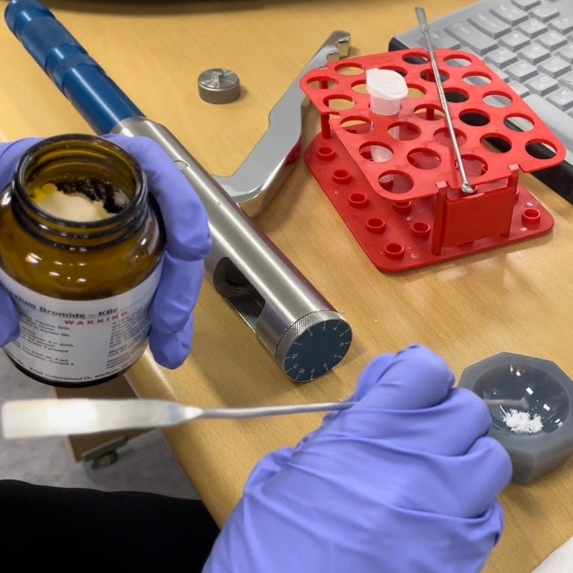 [기기분석 및 실습] 02. FT-IR Spectroscopy_KBr 모드 측정 : 네이버 블로그