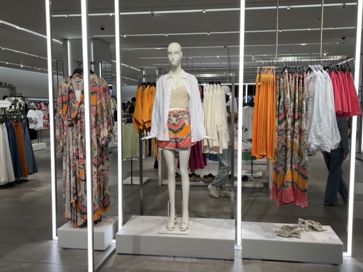 [ZARA 자라 여의도 ifc몰 점 매장] 2022 S/S시즌 5월 새 컬렉션 자라 바지, 라탄백 가방 추천템 : 네이버 블로그