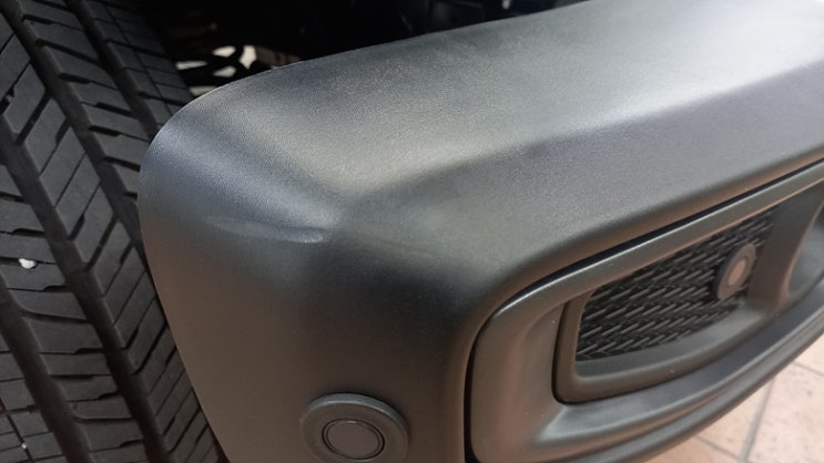 지프 랭글러 무광 플라스틱 범퍼 복원 차긁힘 스크래치로 자동차 기스제거를 위해 하남에서안양호계동수원차량수리의왕차량복원군포흠집제거산본자동차수리평촌외형복원인덕원