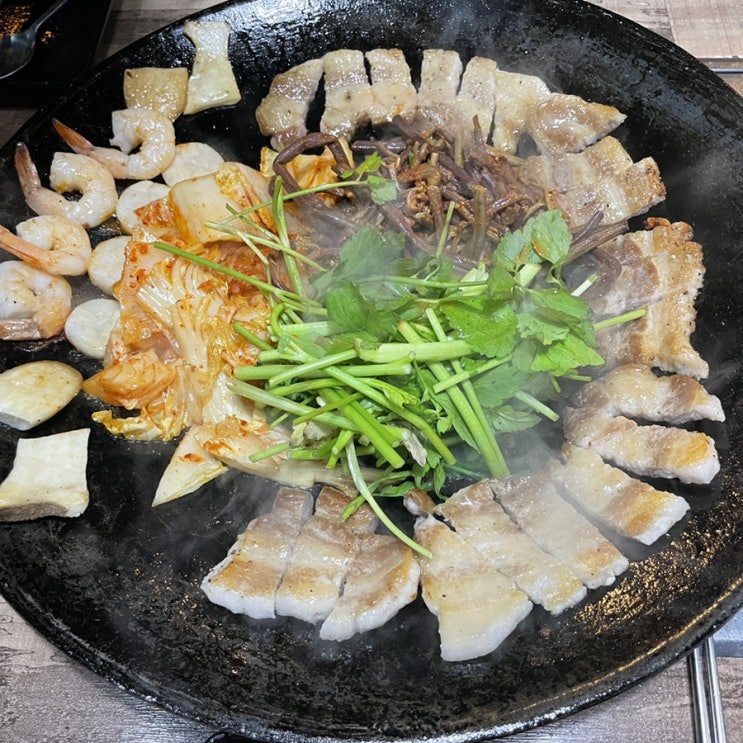 건대 건대입구역 맛집 조그삼 조선 그리들 김치삼겹살 고깃집 추천 솥뚜껑에 구워먹는 삼겹살 코스요리 전문점 내돈내먹 후기