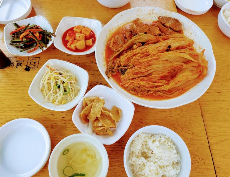 「여의도 청담동 장독대 김치찌개」 김치찜을 주문하니 제육볶음이 서비스 맛과 양에 감동 네이버 블로그