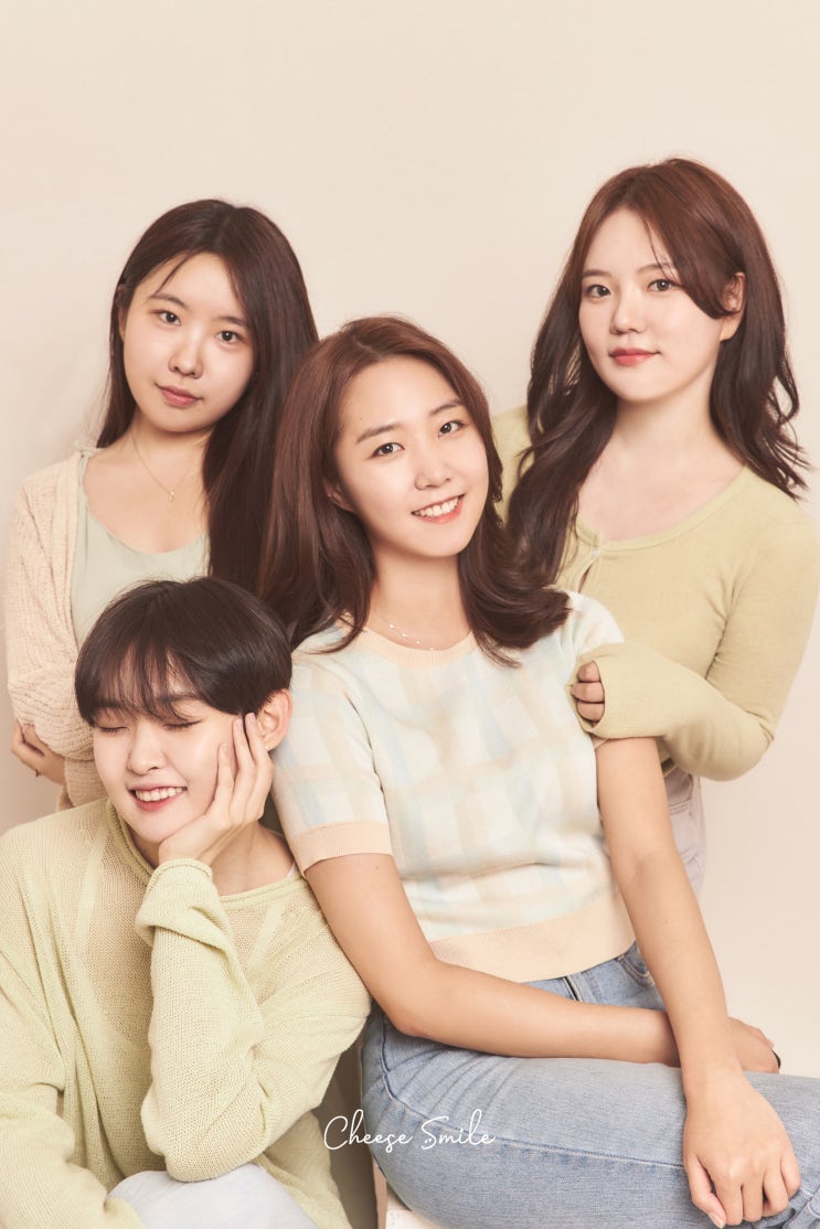 종로셀프사진관 사진찍을때 뭐 입을까 여름시밀러룩으로 이렇게 입어보세요 가족촬영의상4명트윈룩엄마랑커플룩커플옷